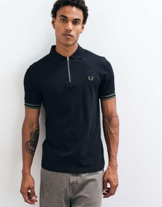 Fred Perry Poloshirt mit Rei&szlig;verschluss und markanten Kontraststreifen in Schwarz