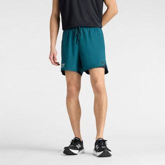 New Balance Homme London Edition RC Essentials Short 5 en Vert, Polytiss&eacute;, Taille XL