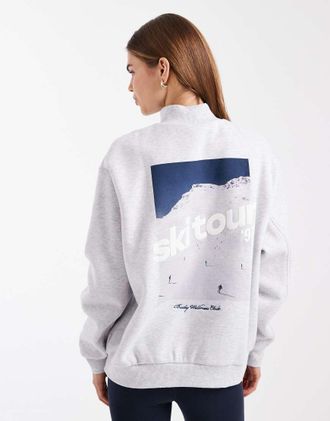 Cotton On Weiches Sweatshirt in Wolkengrau mit Stehkragen und Ski Tour-Grafik