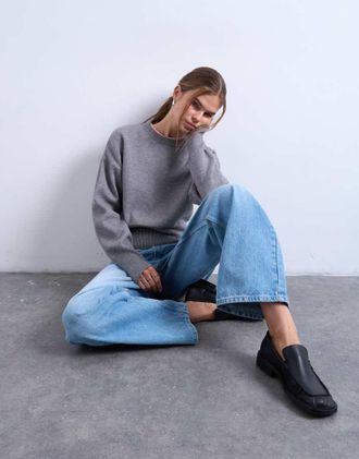 Topshop Weite Jeans in Bleach-Waschung mit niedrigem Bund und Schnallenriemen-Blau