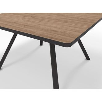 PEGANE Table &agrave; manger carr&eacute;e en m&eacute;lamine naturel avec pieds en m&eacute;tal laqu&eacute; noir - Longueur 136 x Profondeur 136 x Hauteur 77 cm -PEGANE