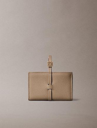 Calvin Klein Portefeuille en cuir grain&eacute; anti-RFID avec dragonne
