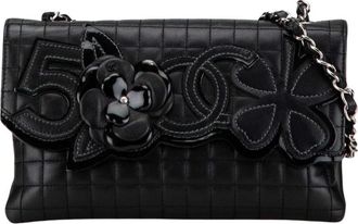Chanel Sac bandouli&egrave;re Chanel Pre-owned Choco Bar Cam&eacute;lia N&deg;5 en cuir dagneau - Femme - Pre-owned - Noir - Taille: ONE Size