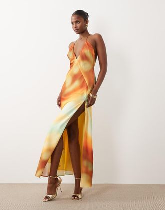 Bardot Lizbeth - Neckholder-Maxikleid mit Beinschlitz und abstraktem Sonnenaufgangs-Print-Orange