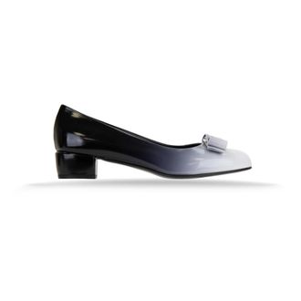 Ferragamo Rounded Toe Ribbon Pumps - - Shoes - Damen - Schwarzk - 39 EU