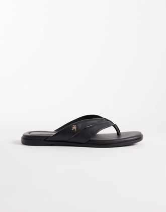 Tommy Hilfiger Elevated - Zehenstegsandalen in Schwarz