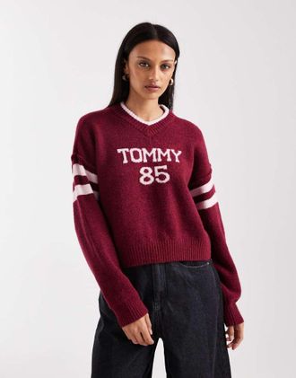 Tommy Jeans Pull &agrave; logo universitaire 85 - Bordeaux-Rouge
