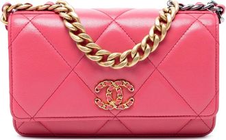 Chanel Hobo Bags - Quilted Lambskin 19 Wallet on Chain - Gr. unisize - in Gold - für Damen