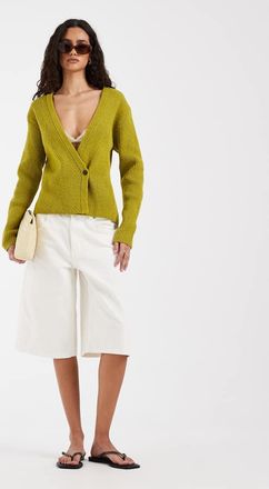 & Other Stories Gilet boutonn&eacute; en maille avec col V &eacute;chancr&eacute; - Vert