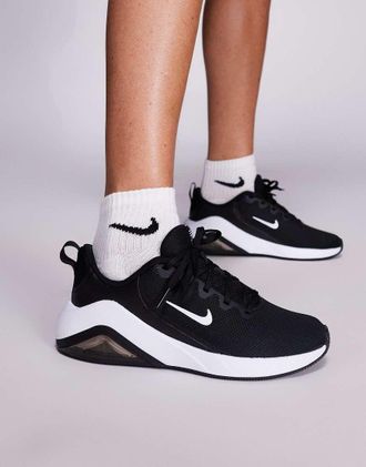Nike Zoom Bella 7 - Sneaker in Schwarz und Weiß