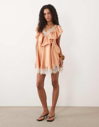 Asos Minikleid aus Satin mit V-Ausschnitt, Volants und Spitzenbesatz in Rosa-Orange