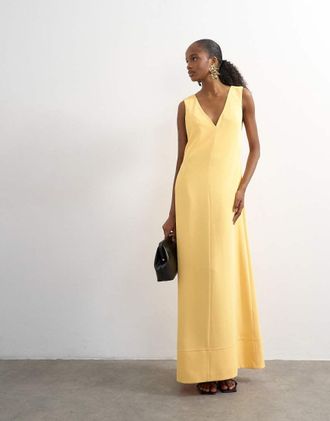 Topshop Robe longue &eacute;pur&eacute;e &agrave; col en V avec emmanchures larges et ourlet plongeant - Mangue-Jaune