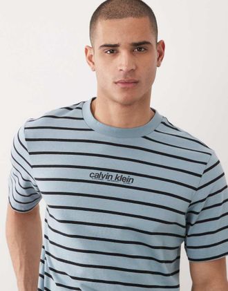 Calvin Klein Jeans Gestreiftes T-Shirt in Blau und Schwarz