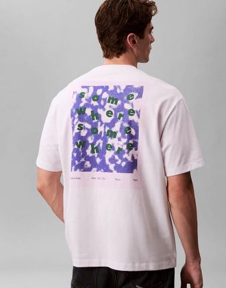 Calvin Klein Jeans T-shirt d&eacute;contract&eacute; &agrave; motif graphique Somewhere - Blanc brillant