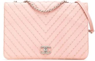 Chanel Hobo Bags - Chevron Calfskin Studded Full Flap - Gr. unisize - in Gold - f&uuml;r Damen