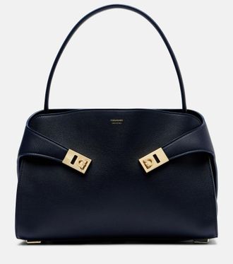 Ferragamo Schultertasche Hug Small aus Leder