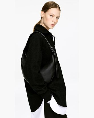 Arket Mittelgro&szlig;e Geschwungene Schultertasche -Schwarz