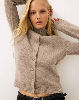 NA-KD Strickjacke aus Wollmix mit Stehkragen in beige meliert-Neutral