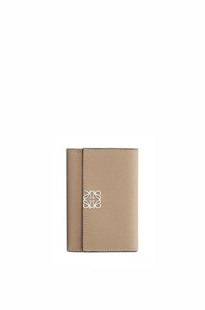 Loewe Luxury Anagram small vertical wallet in pebble grain calfskin for female Material: Pebble Grain Calf