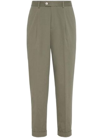 Brunello Cucinelli pantalon en gabardine &agrave; effet d&eacute;lav&eacute; - Vert