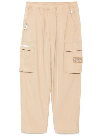 Aape By A Bathing Ape pantalon cargo à logo Moonface - Tons neutres