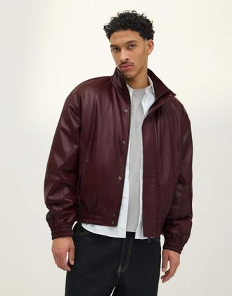 Bershka Kastige Jacke aus Kunstleder in Burgunderrot