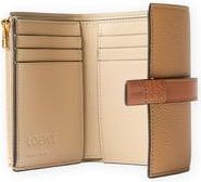 Loewe Petit portefeuille vertical en cuir de veau souple grain&eacute;