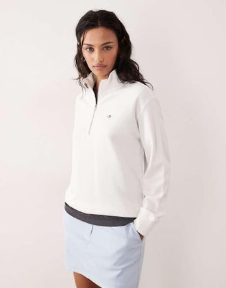 GANT Sweatshirt in Eierschalen-Wei&szlig; mit Schild-Logo und kurzem Rei&szlig;verschluss