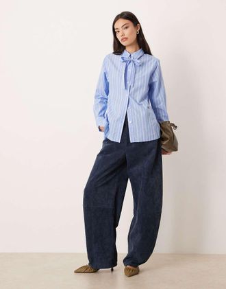 Nobody's Child Hepburn - Gestreifte Schluppenbluse in Blau