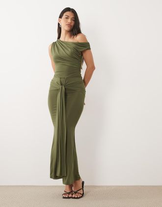 Tfnc flie&szlig;endes, drapiertes One-Shoulder-Maxikleid in Oliv-Gr&uuml;n
