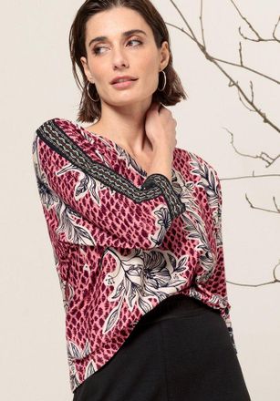 bianca Print-Shirt WALLY mit angedeuteter Wickeloptik in modernem Muster