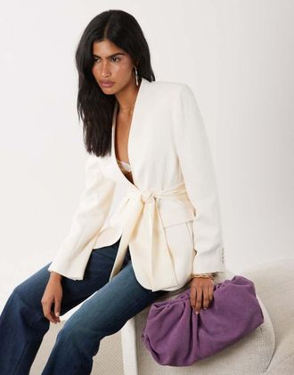Mango New York - Blazer densemble ajust&eacute; avec d&eacute;tail foulard &agrave; franges - Cr&egrave;me-Neutral