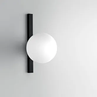 Fan Europe Schwarze Metall-Wandleuchte mit wei&szlig;em Glaskugel Licht Enoire