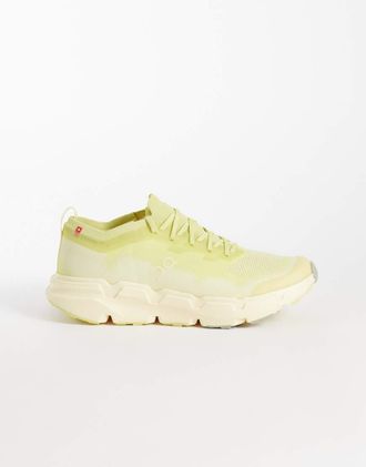 On baskets dext&eacute;rieur Cloudsoma jaunes