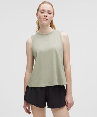 lululemon Pace Crush Tanktop mit &uuml;berkreuzter R&uuml;ckseite und Grafik f&uuml;r Frauen - Gr&ouml;&szlig;e 2XS in Fog Green