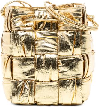 Bottega Veneta Hobo Bags - Small Metallic Crushed Nappa Maxi Intrecciato Cass - Gr. unisize - in Gold - f&uuml;r Damen