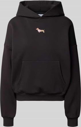 Review Hoodie mit Motiv-Stitching und K&auml;nguru-Tasche