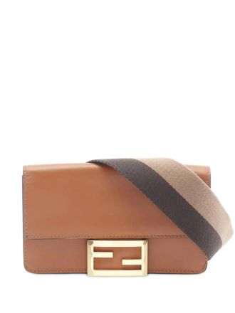 Fendi 2010-2025 flache Baguette Schultertasche aus Leder - Braun