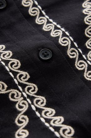 Next Minikleid Mini-Etuikleid mit Leinen und Stickerei (1-tlg)
