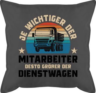 Shirtracer Kissen 50x50 - Trucker - Je wichtiger der Mitarbeiter, desto gr&ouml;&szlig;er der Dienstwagen - LKW Fahrer Geschenk - 50 x 50 cm - Grau - f&uuml;r Geschenke