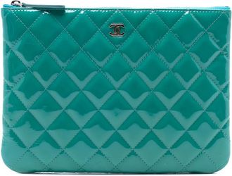Chanel Clutches - Small CC Quilted Patent O Case Clutch - Gr. unisize - in Blau - f&uuml;r Damen