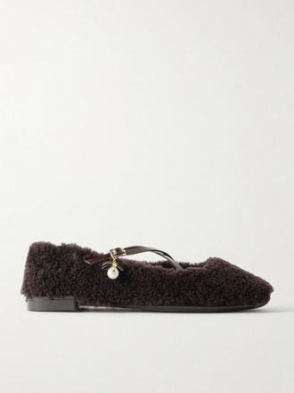 Jimmy Choo London Eleri Ballerinas Aus Shearling Mit Lacklederbesätzen Und Verzierung - Braun
