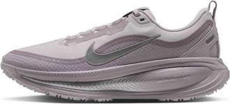 Nike Vomero 18 GORE-TEX wasserdichte Road-Running-Sneaker mit reflektierenden Details in Grau