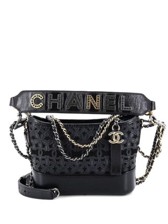 Chanel sac &agrave; bandouli&egrave;re Gabrielle Hobo en cuir de veau d&eacute;coup&eacute; au laser et feutre de laine avec logo petit format - Noir