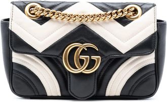 Gucci Hobo Bags - Small GG Marmont Matelasse Leather Shoulder Bag - Gr. unisize - in Schwarz - f&uuml;r Damen