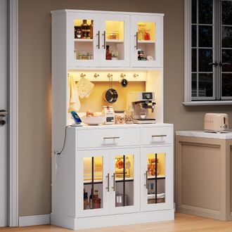 Generic HUQIQWE K&uuml;chenschrank Wei&szlig; Mit App-LED-Leiste & Steckdose, Buffetschrank Im Landhausstil, Vitrinenschrank Mit ESG-Glast&uuml;ren, Highboard Mit 6 T&uuml;ren 2 S