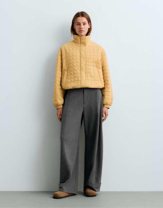 Oysho kurze gepolsterte Jacke mit fellex Aerogel in Ocker-Neutral