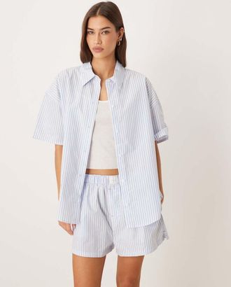 Calvin Klein Locker geschnittenes Hemd aus Popeline in Blau gestreift