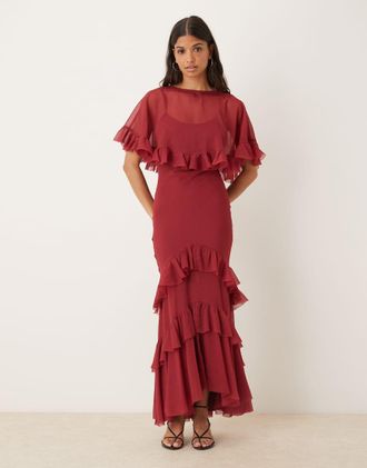 Asos Robe longue en biais à volants avec superposition cape - Bordeaux-Rouge