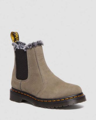 Dr. Martens 2976 Leonore Faux Fur Gef&uuml;tterte Nubuck Chelsea Stiefel Schuhe in Grau, Gr&ouml;&szlig;e: 36